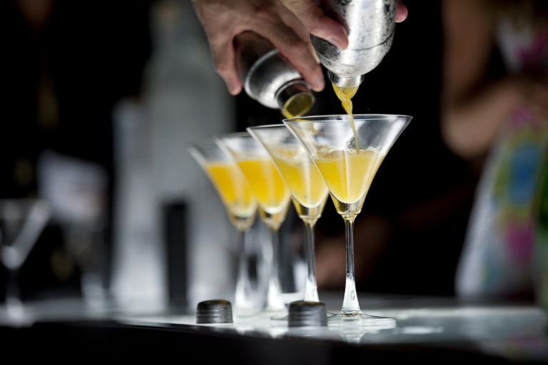 La top 10 dei cocktail classici più bevuti al mondo - Icon