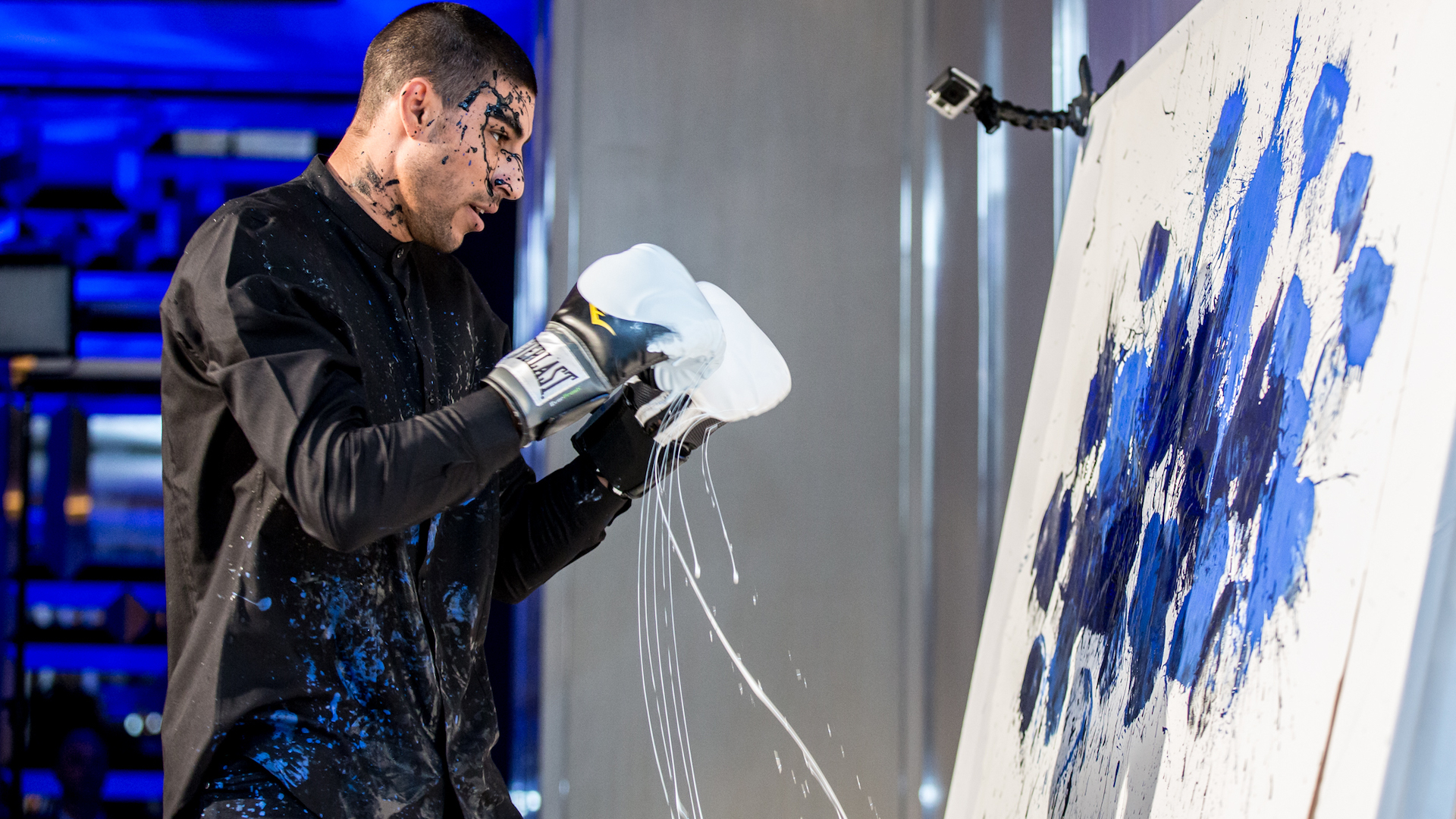 “Per le strade”, il libro sulla storia di Omar Hassan, artista boxeur ...