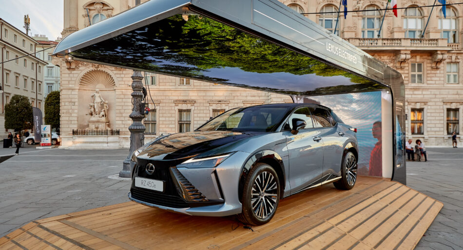 Lexus intercetta il progresso e presenta RZ 450e Full Electric ...