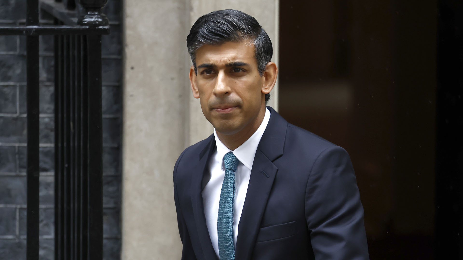 Dentro il guardaroba di Rishi Sunak tra Prada e sartoria britannica