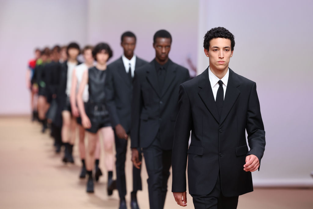 Formal chic: 10 outfit perfetti per un party a tema - Iconmagazine