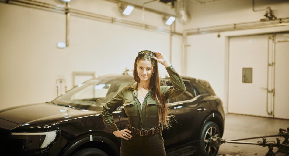 Il giro del mondo in auto elettrica: il nuovo record di Lexie Limitless ...