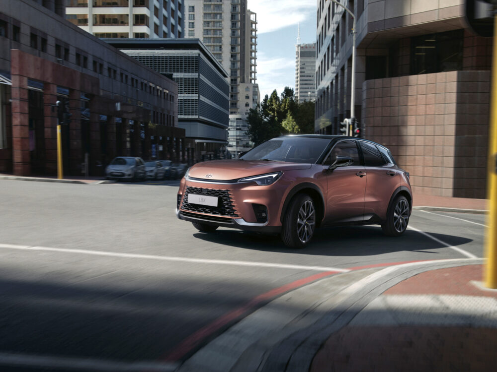 Lexus presenta LBX, un Suv piccolo ma premium - Iconmagazine