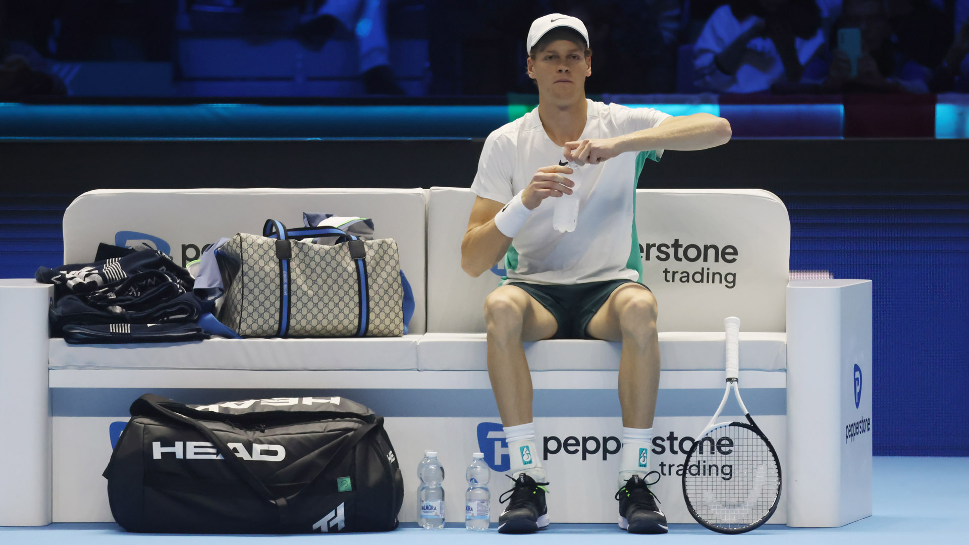 Jannik Sinner alle ATP Finals di Torino con borsa Gucci