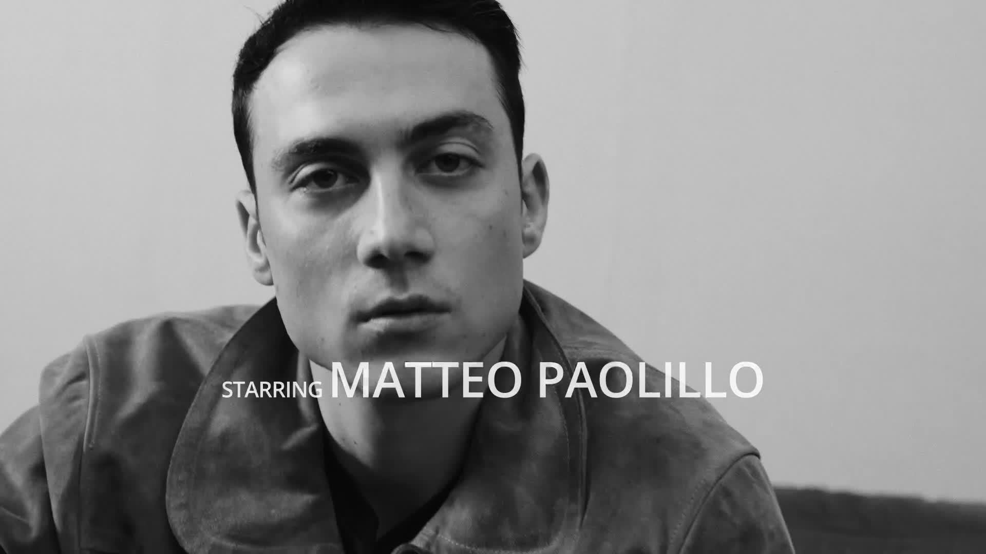 Matteo Paolillo, attore star di Mare fuori posa per Icon. Scopri il video
