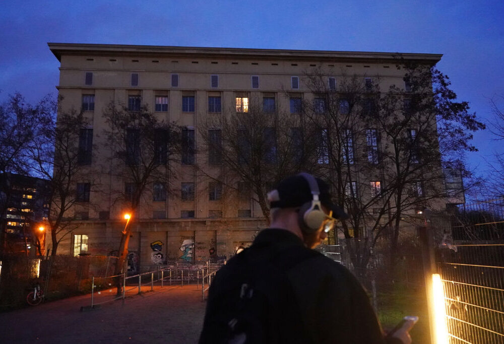 10 cose da sapere sul Berghain, il club di Berlino con più mistero al ...