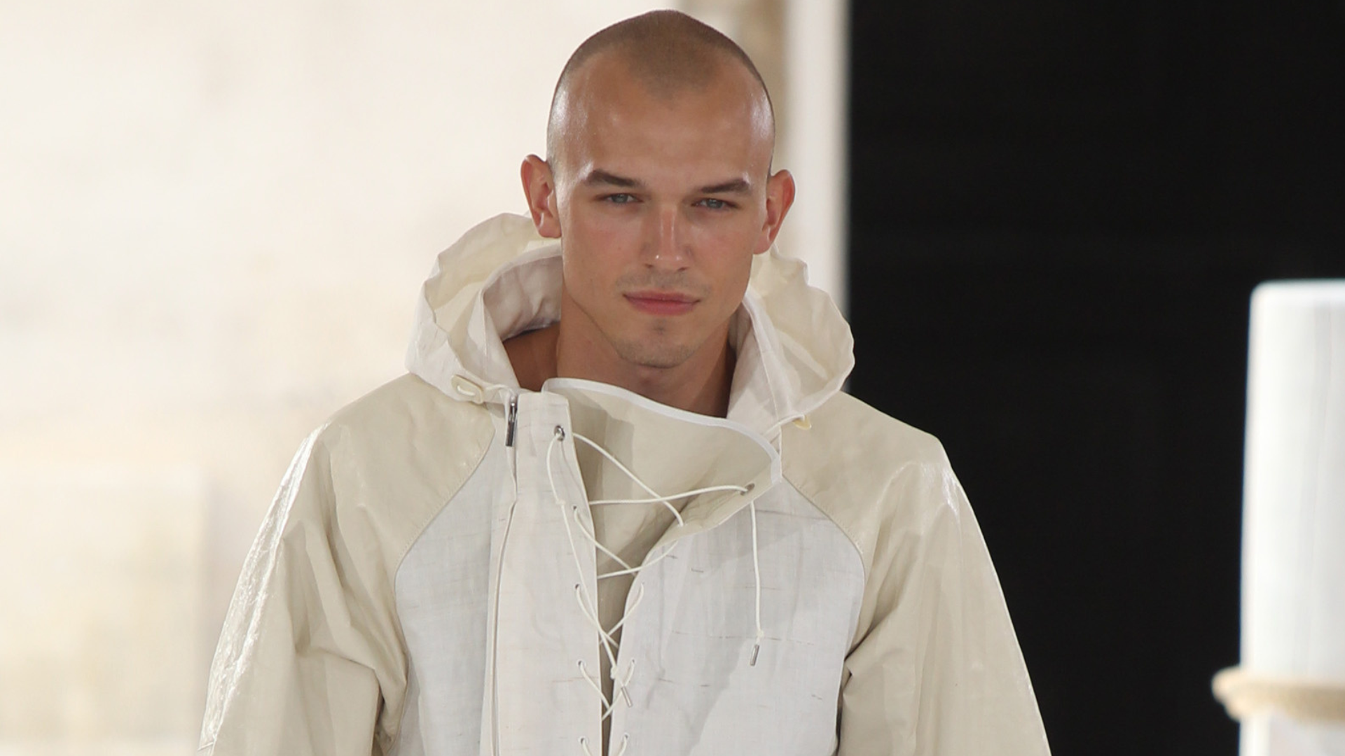 Testa rasata: come curarla, dalla detersione alla protezione