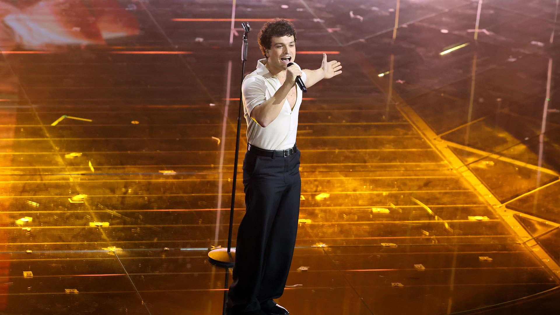 Sanremo 2026 al finale: scaletta e ospiti della quinta serata